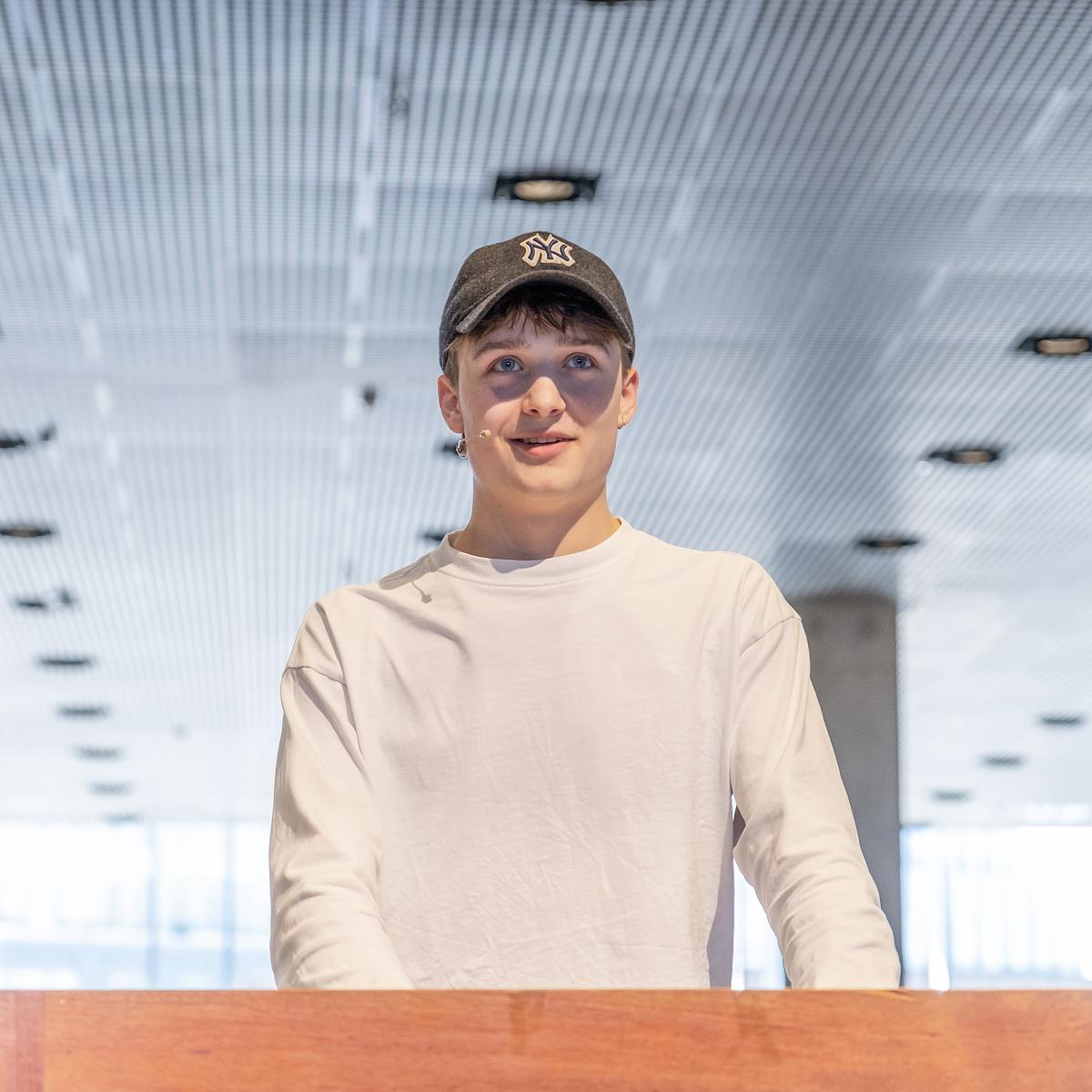 Noah Priess Madsens tale "Smil dit bedste smil - det smitter" ved ...